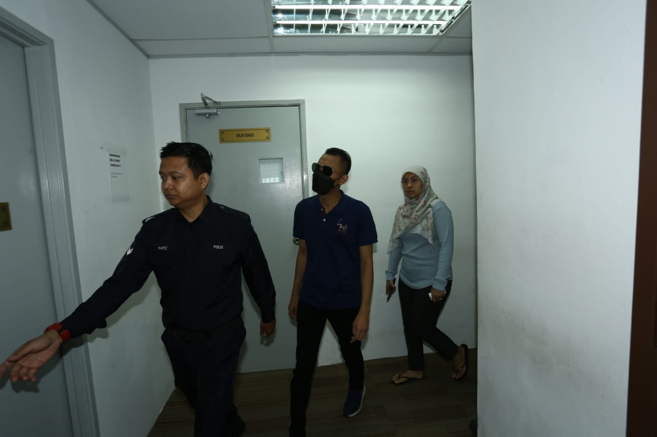 Anggota polis mengaku tidak bersalah tendang, tampar, pukul isteri - MG Perak