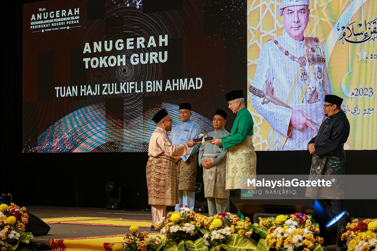 Sultan Perak berangkat ke Majlis Anugerah Kecemerlangan Pendidikan ...
