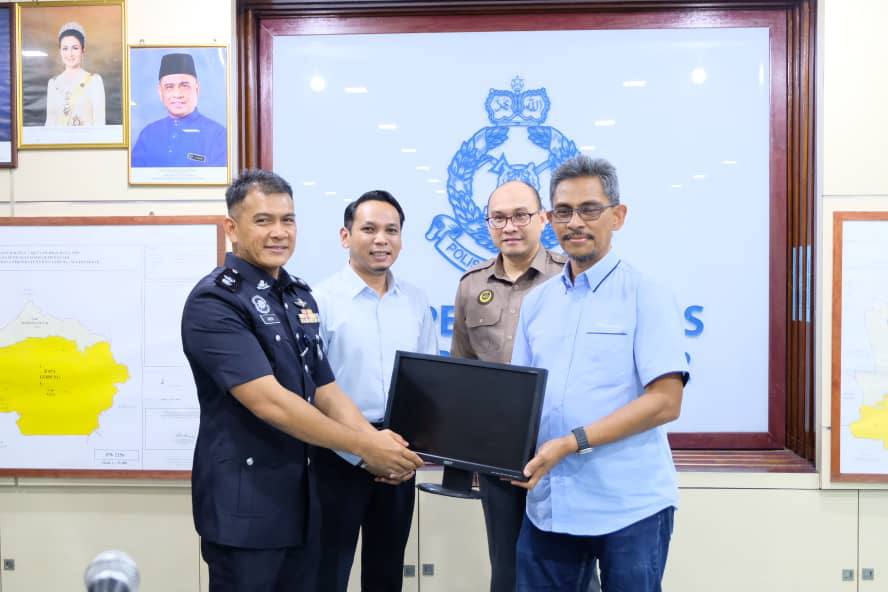 Masjid An-Nur, IPD Kampar terima sumbangan lapan unit komputer - MG Perak