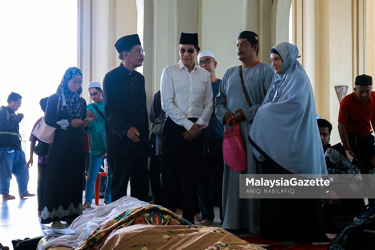 Jahit baju labuci sendiri, stail M Daud Kilau tiada tandingan - MG Perak