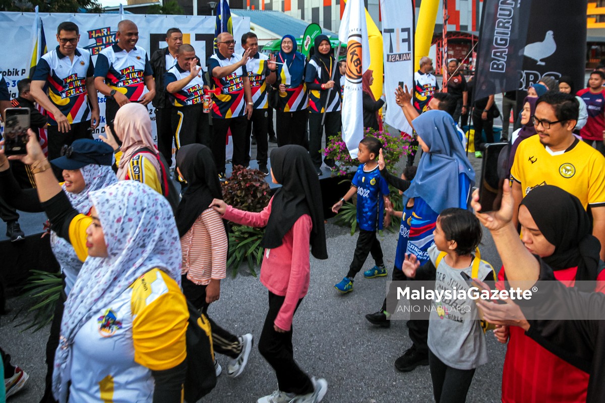 Naik taraf padang Stadium Perak selepas Kejohanan Olahraga MSSM - MG Perak