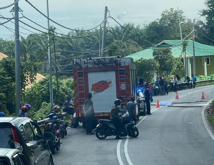 Penunggang motosikal maut bergesel dua MPV - MG Perak