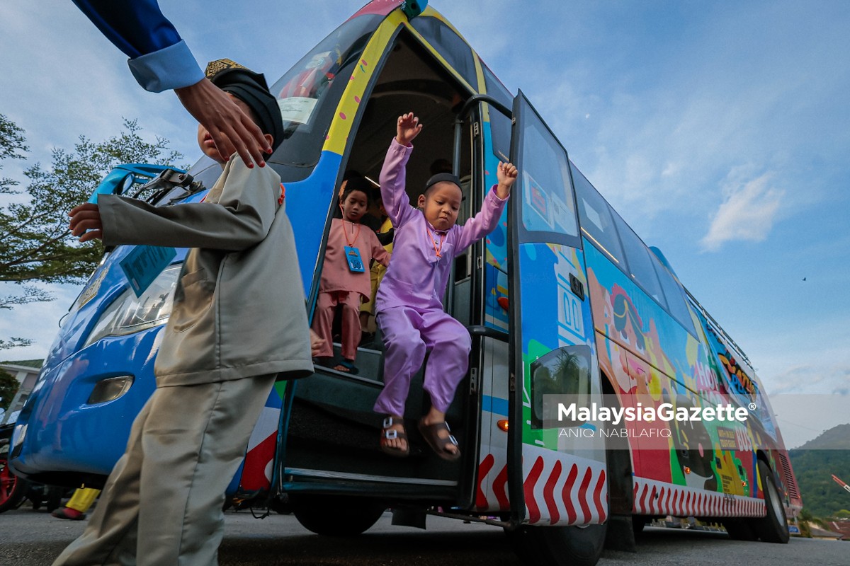 37 kanak-kanak teruja naik bas Hoho sebelum berkhatan - MG Perak
