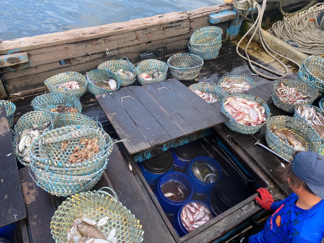 Vesel pukat jerut bilis dan pukat tunda ditahan Maritim Perak - MG Perak