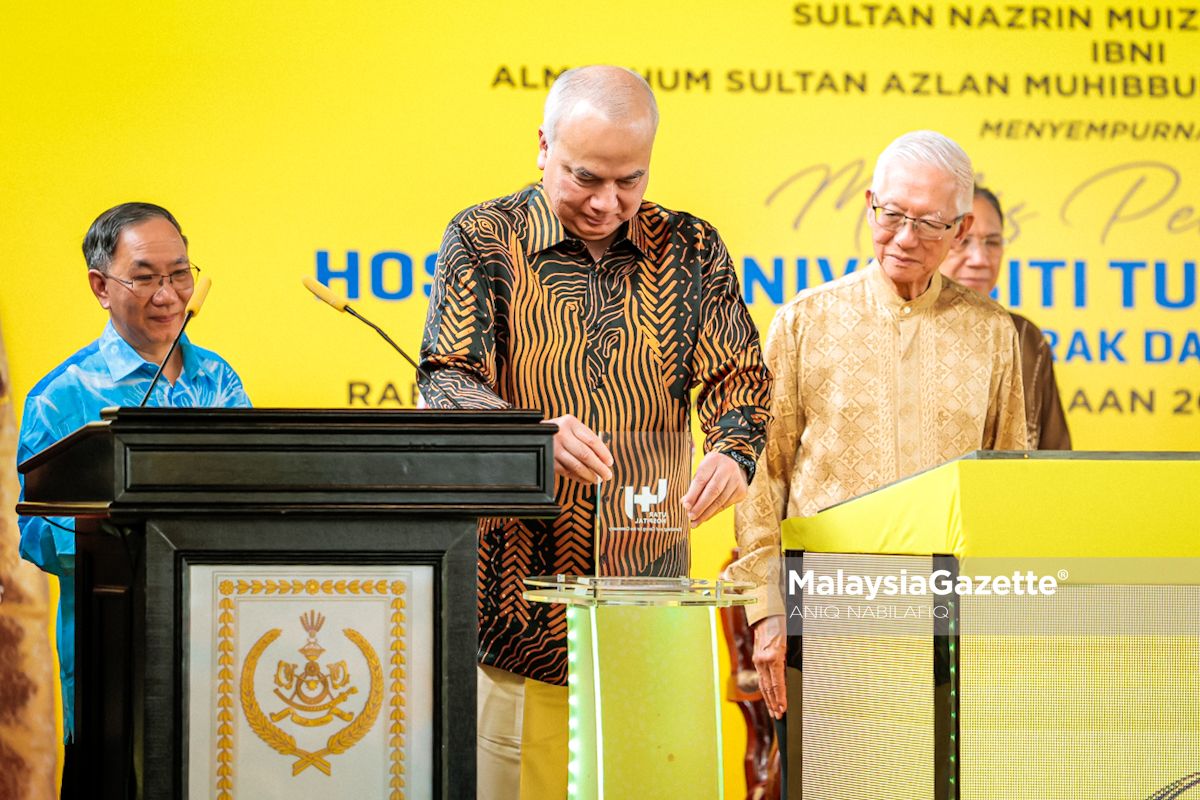 Sultan Nazrin berkenan rasmi Hospital UTAR - MG Perak