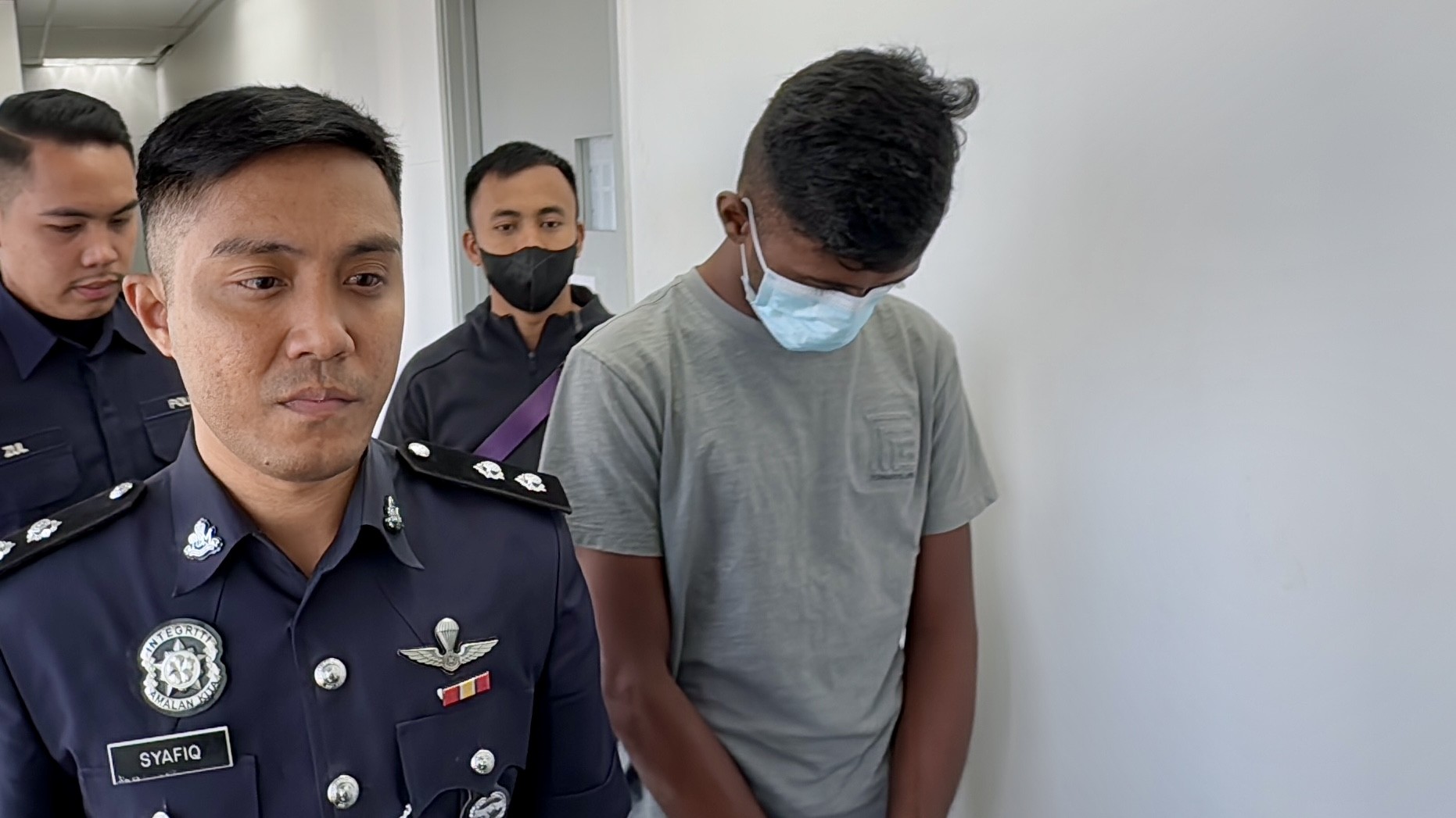 Lelaki mengaku tidak bersalah tetak tangan sampai putus - MG Perak