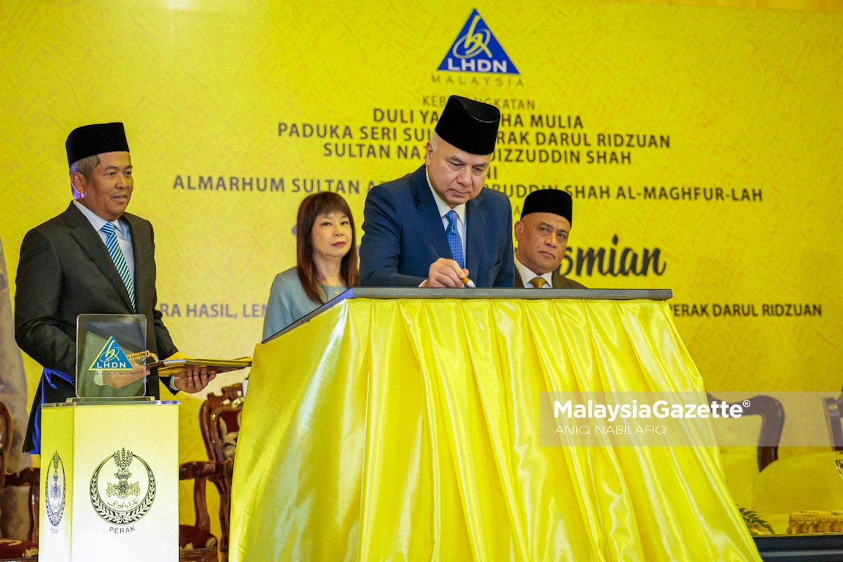 Sultan Nazrin rasmi Menara LHDN Teluk Intan - MG Perak