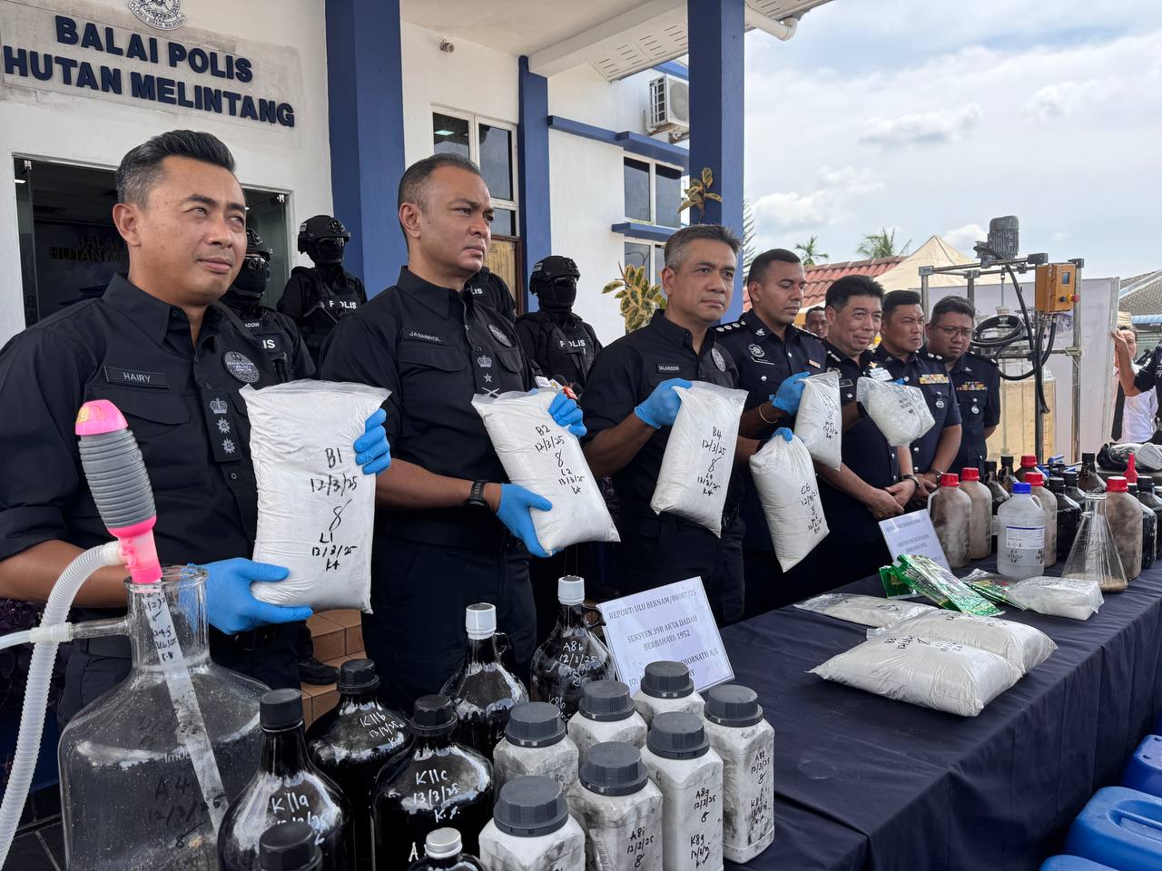 Rumah papan dalam estet jadi makmal haram proses dadah nilai RM1.61 juta - MG Perak