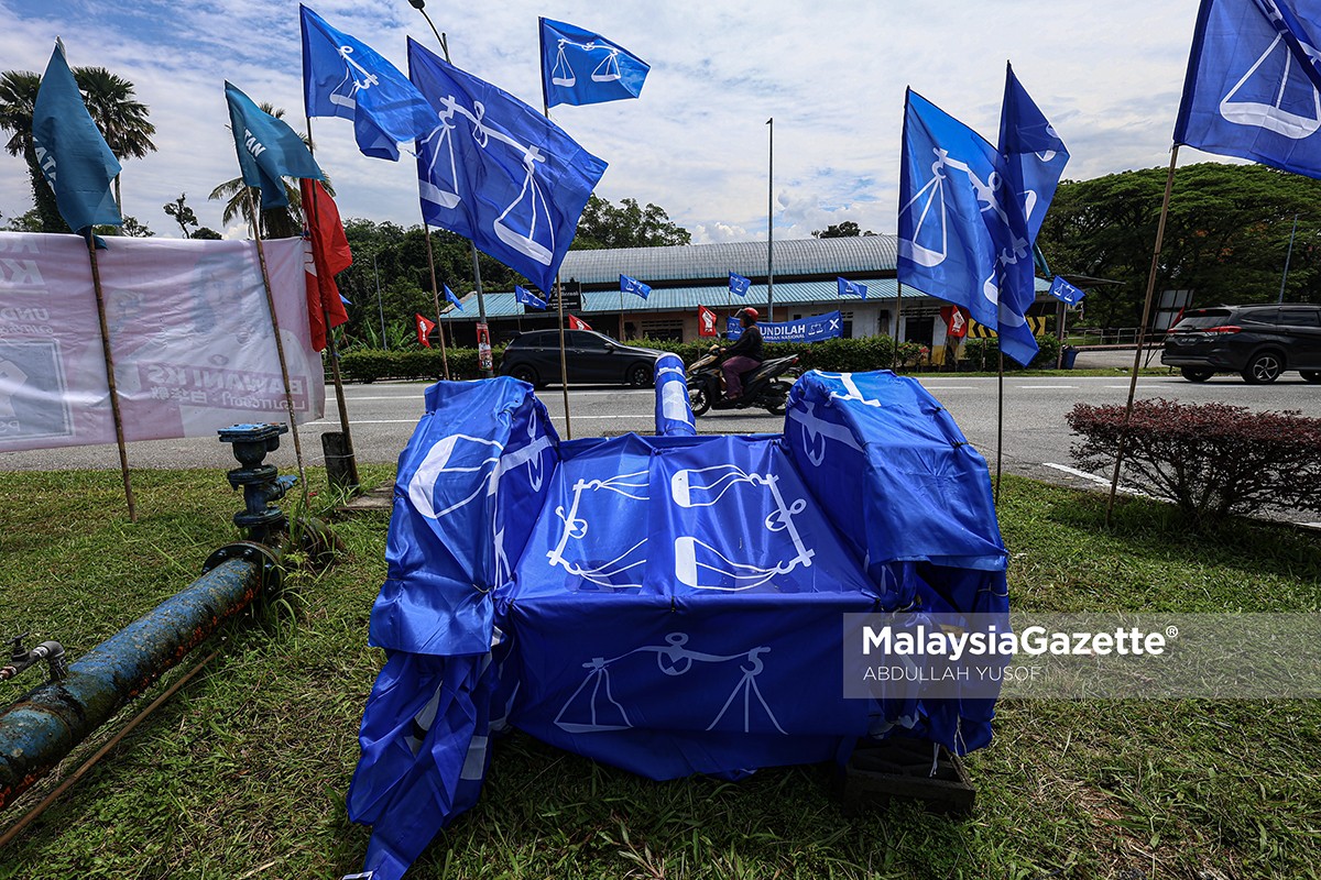 Replika Meriam BN Simbolik Perang #PRKAyerKuning - MG Perak