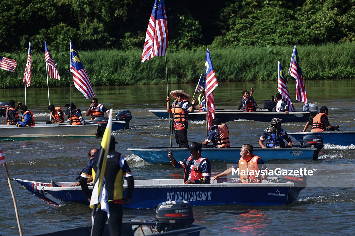 Hari Malaysia: Kibaran Jalur Gemilang pada 31 bot di Sungai Perak - MG ...